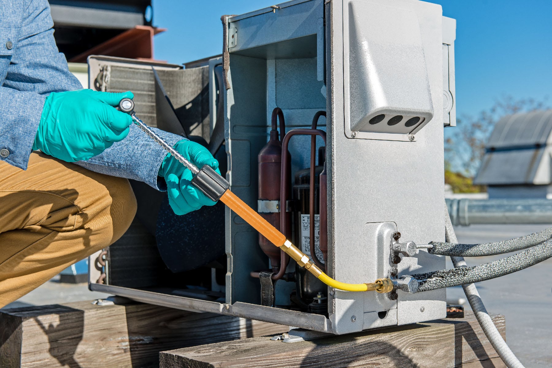 Fluorescent Leak Detection Dyes for HVAC - Spectroline